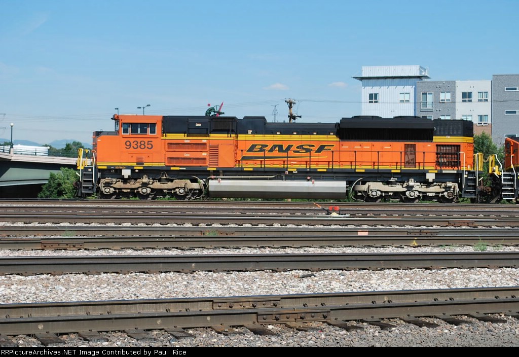 BNSF 9385